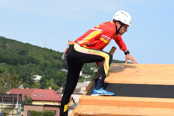 Skončila sa disciplína štafeta na 4x100 metrov s prekážkami ... Skončila sa disciplína štafeta na 4x100 metrov s prekážkami ...