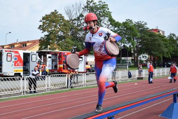 Skončila sa disciplína štafeta na 4x100 metrov s prekážkami ... Skončila sa disciplína štafeta na 4x100 metrov s prekážkami ...