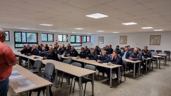 Vo Výcvikovom centre HaZZ Lešť pokračuje po 2 mesačnej prestávke výcvik ...