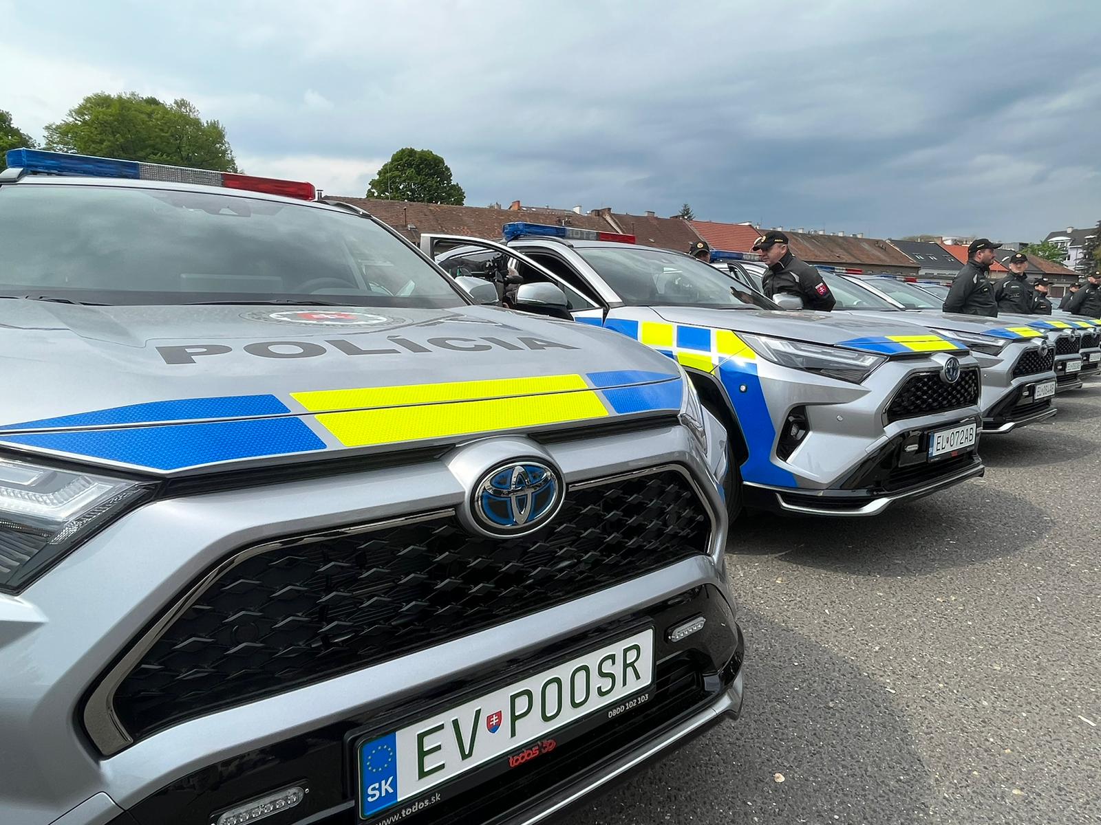 Prvé policajné autá financované z Plánu obnovy a odolnosti SR už sú v ...